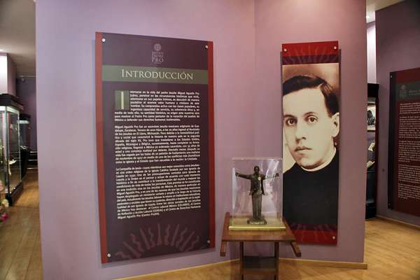 Padre Pro: A Profile of Courage, Mexico - Traveling Boy