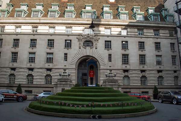 The Historic London Marriott Hotel County Hall - Traveling Boy